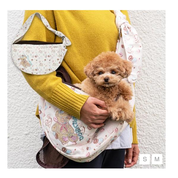 マカロン柄のスリングが新発売！クレイジーブーのキラキラくまさんが可愛い！中はメッシュ素材なので熱がこもりにくいです。Sサイズ　45ｘ14ｘ26ｃｍ　肩ひも102ｃｍ　推奨体重5ｋｇまでMサイズ　48x18x29ｃｍ　肩ひも120ｃｍ　推奨体...