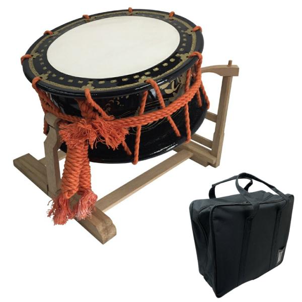 締太鼓　銀皮/朱色縄締＆蒔絵胴折不性台、バチ付き本商品は、締太鼓「TST」です。本商品は、当店で最もご注文の多い締太鼓です。通常、同品質の物であれば１０万円ほど致しますが、本商品は中国生産のためとても安価にご案内することが可能となっておりま...