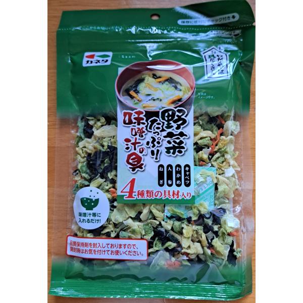 忙しい朝やいつもと違う味噌汁にしてみたい時や野菜が高い時、無い時にも非常に簡単・便利な具たくさんな味噌汁の具材です。味噌汁・ラーメン・スープの具としてお好みの量に合わせて入れるだけです。キャベツ・わかめ・人参・ねぎ・4種類の具が広がり手軽に...