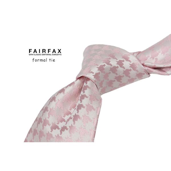 色　柄 ：オフホワイトとピンク系のシャドーガンクラブ柄ネクタイ素　材 ：SILK 100%大剣幅 ：約8.0cm生産国 ：MADE IN JAPAN　日本製・パソコンの性質上、実際の色と異なる場合がございます。・織物のため、若干の織ムラなど...