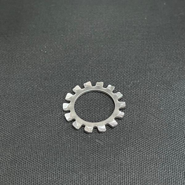 ●材質　ステンレス●商品説明メタルワークスナカミチ製ラテラルロッドに付属している回り止めの歯付き座金M16用です。