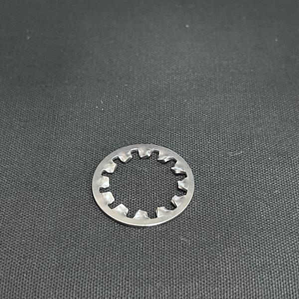 ●材質　ステンレス●商品説明メタルワークスナカミチ製ラテラルロッドに付属している回り止めの歯付き座金M18用です。