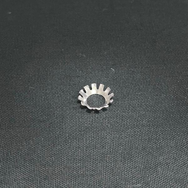 ●材質　ステンレス●商品説明メタルワークスナカミチ製ドアキャッチ等に付属している皿形歯付座金M8です。