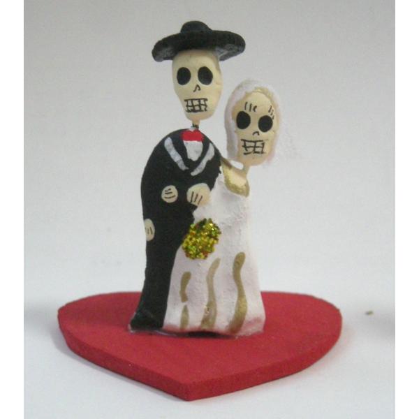 メキシコのオアハカ地方で作られた陶器製ガイコツカップル人形高さ　5ｃｍ