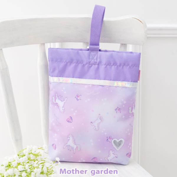 ポリエステル生地で汚れ防止＆お手入れしやすい！【サイズ】約横幅22×マチ幅5×高さ28cm持ち手：約12cm×幅2.5cm【主素材】本体生地：ポリエステル100％反射材：TPU【原産国】中国【仕様】**内側にネームタグ付き*反射材付き【注意...