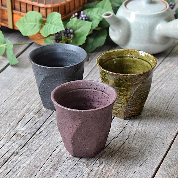 【商品名】3カラー六角カップ【サイズ】8.0cm×8.0cm×高さ7.5cm（※全て外寸です）【重さ】162g（※サイズと重さは商品ごとに誤差がございます）【容量】満水時160cc【材質】陶器【質感】黒イラボ→ボツボツ、織部→ツルツル、小豆...