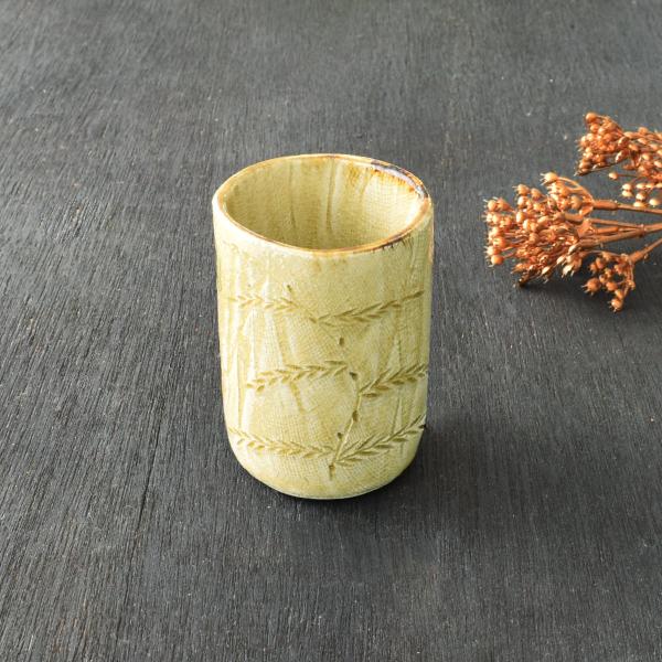 【商品名】手作り湯呑み【サイズ】6.6cm×6.6cm×高さ9.2cm（※全て外寸です）【重さ】213g【容量】満水時200cc【材質】陶器【質感】ツルツル※日本製（瀬戸焼）※電子レンジ、食器洗浄機：不可●こちらは　【アウトレット込み商品】...