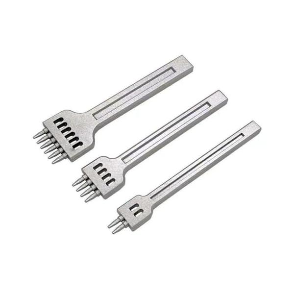 シルバー/-/MRMUC-49・高品質亜鉛合金製で、表面は電気泳動処理、マットな質感。 耐摩耗性に優れ、破損しにくい、革に垂直に歯を当て木槌などでも打ちできる・サイズ長さ：103ｍｍ ピッチサイズ：4ｍｍ、端に型番のラベル付き 目数：2/4...