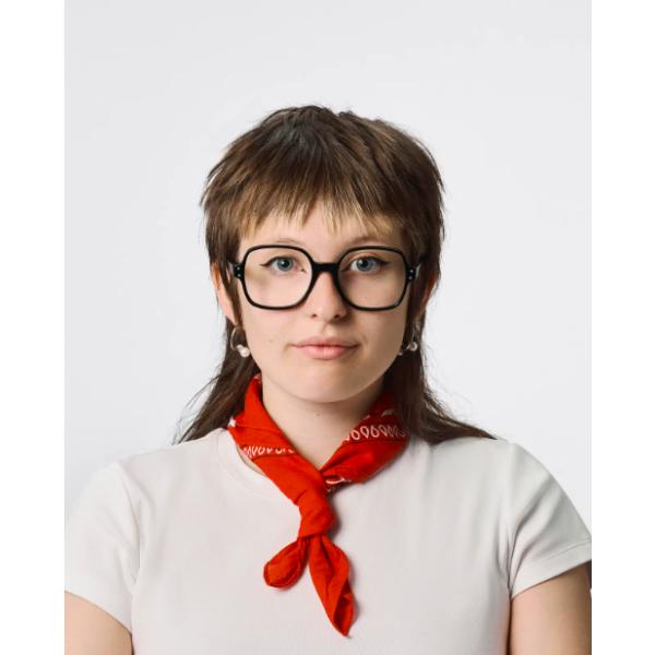 Romilly大きなバタフライシルエットが”80s Academia"を彷彿とさせるノスタルジックなデザイン。目を覆うスクエアレンズエレガントなサドルブリッジヴィンテージなダブルドットピン構造バターナイフの形をベースにしたフレアテンプル英国...