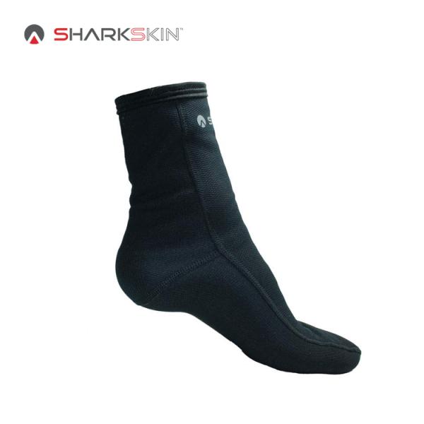 SHARKSKINに新商品登場。ナノテクノロジーによりチタンコーティングを施したソックス。従来の製品よりもさらに保温力が高まりました。