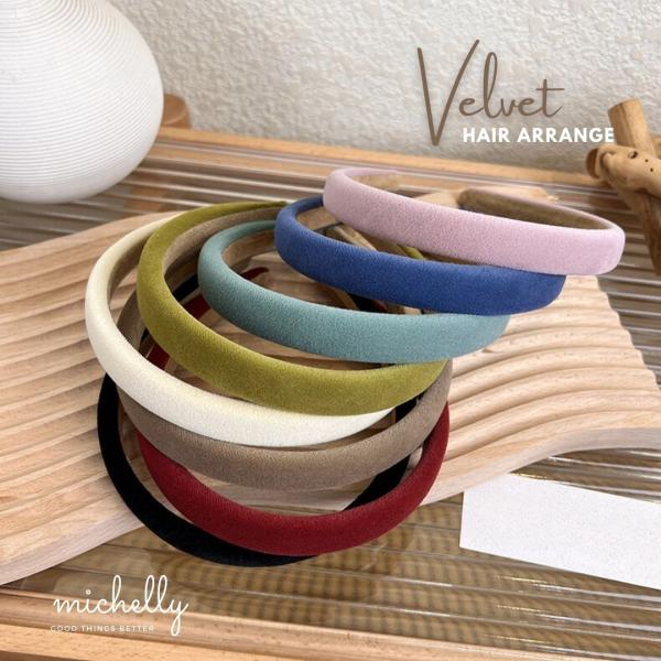 カチューシャ ベロア ベルベット 痛くない 細め 大人 シンプル レディース 黒 赤 ヘアアレンジ 上品な光沢とふんわりとした質感が特徴シンプルなデザインながら髪をまとめるだけで、おしゃれな印象をプラスしてくれるアイテムです。デイリーユース...
