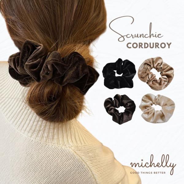 シュシュ コーデュロイ ベロア ブラック やわらか ツヤ ヘアゴム アレンジ繊細でやわらかくツヤのあるコーデュロイ素材のシュシュナチュラルな色合いがお洒落で、さまざまなヘアアレンジに最適です輝きを放つベロアのようなツヤ感がフェミニンな魅力を...