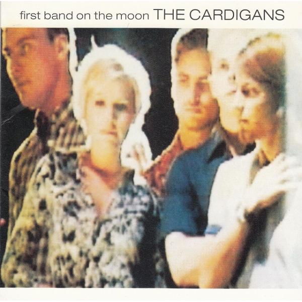 タイトル：　first band on the moon +1アーティスト：　THE CARDIGANS　カーディガンズ※中古品ですので、歌詞カードの色褪せ・折れ・汚れなどがある場合がございます