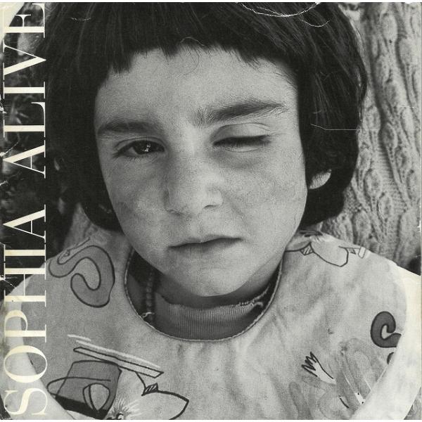 タイトル：　ALIVEアーティスト：　SOPHIA※中古品ですので、歌詞カードの色褪せ・折れ・汚れなどがある場合がございます