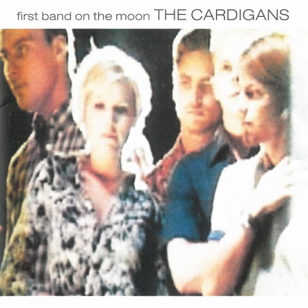 タイトル：　first band on the moonアーティスト：　THE CARDIGANS　カーディガンズ※中古品ですので、歌詞カードの色褪せ・折れ・汚れなどがある場合がございます