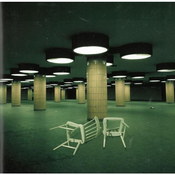 タイトル：　Quit or Quietアーティスト：　WHITE ASH※中古品ですので、歌詞カードの色褪せ・折れ・汚れなどがある場合がございます