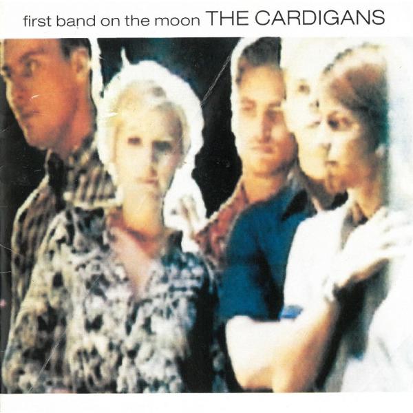 タイトル：　first band on the moonアーティスト：　THE CARDIGANS　カーディガンズ※中古品ですので、歌詞カードの色褪せ・折れ・汚れなどがある場合がございます