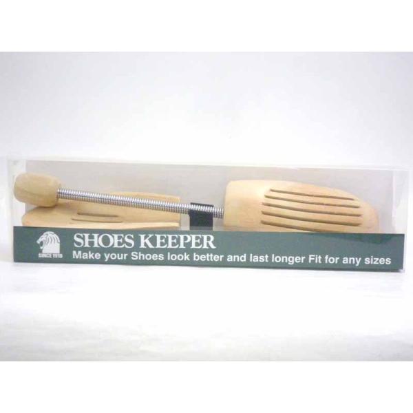 靴の型崩れを防ぐシューキーパーです。木製のため吸湿性に優れ、靴の保管に最適です。支柱バネ使用のフレキシブル対応のため、つま先・かかと・甲に適度な張力を与えます。サイズ：24.5cm〜28cm対応材質：雑木（本体）MADE IN CHINA【...