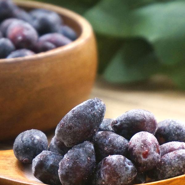 北海道産冷凍ハスカップ 420004ハスカップは北海道に古くから自生している果実です。古くから「不老長寿の実」と言われ、アントシアニンが豊富で強い抗酸化作用があるハスカップ。そんなハスカップを一つ一つ丁寧に収穫し、新鮮なうちに冷凍しました。...