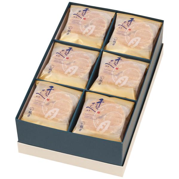 鼓月 プレミアム千寿せんべい30枚入発売から半世紀以上、皆様にご愛顧いただいている千寿せんべい。変わらぬ魅力、新たなおいしさ探求し「プレミアム千寿せんべい」は誕生しました。選りすぐりの素材と職人のこだわりによって 生み出された鼓月の自信作で...