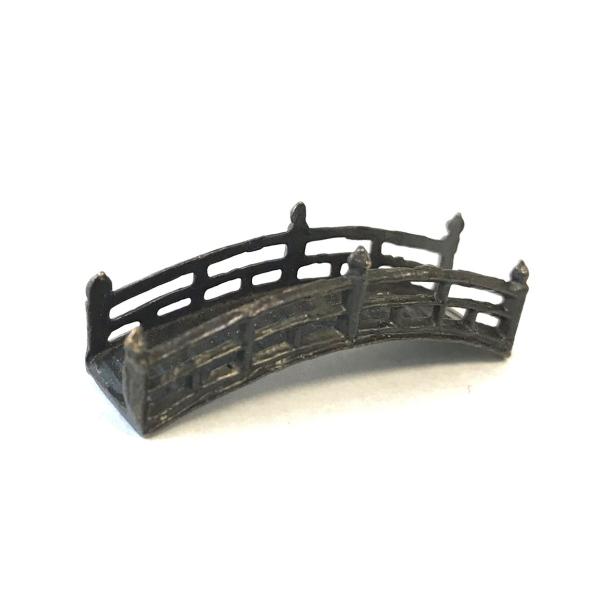 【内容】・盆景　橋（欄干）銅製・・・・１つ● サイズ（約） 全体：幅３．５ｃｍ×高さ１．１ｃｍ×奥行き１ｃｍ● 材質 銅製※実際の商品は掲載の写真と形、色目等若干の違いがございます