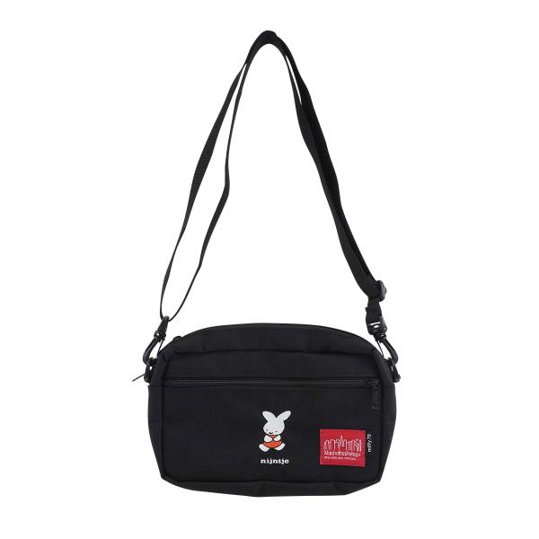 「ManhattanPortage」とミッフィーのコラボレーション。miffy誕生70周年を記念したmiffy style限定の「ナインチェ」のデザインでの登場です！物を取り出しやすい広い間口で、フロントにジップポケット付きです♪W24×H...