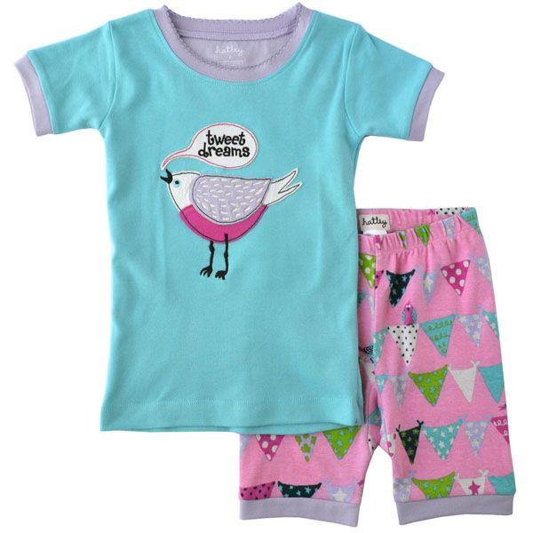 フラッグガーランドをパジャマに！カラフルで乙女度の高いパジャマです。伸縮の良いリブ編みコットン素材。気の利いたおしゃれな色づかいとハットレイらしい楽しくポップなプリントとアップリケがとってもキュート☆衿ぐりとそでぐりの色づかいもポイント♪ ...