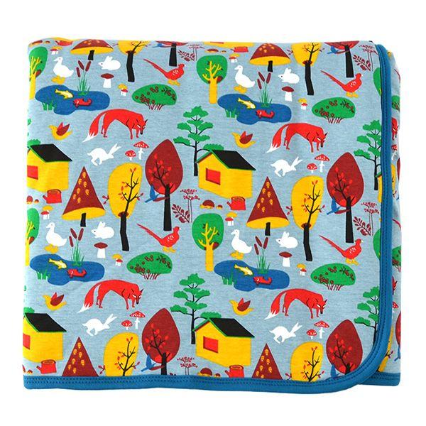 中綿入りでとても暖かなブランケット。同じテキスタイルのボディスーツやカバーオールと一緒に出産祝いのギフトにもおすすめです。表は個性的なオリジナルプリント、裏はふっくらとした厚手のフリース、中にポリエステル綿を挟んだ高級感たっぷりのデザインで...