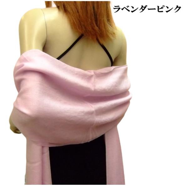 【メール便 送料無料】■ラベンダーピンク の【新品】出品です。大判サイズなので、マフラーやひざ掛け、カーディガン代わりとしても。シンプルカラーで用途にあわせて自分好みにアレンジできます♪２枚重ねてカジュアルスタイもオススメ！肩にさらりとかけ...