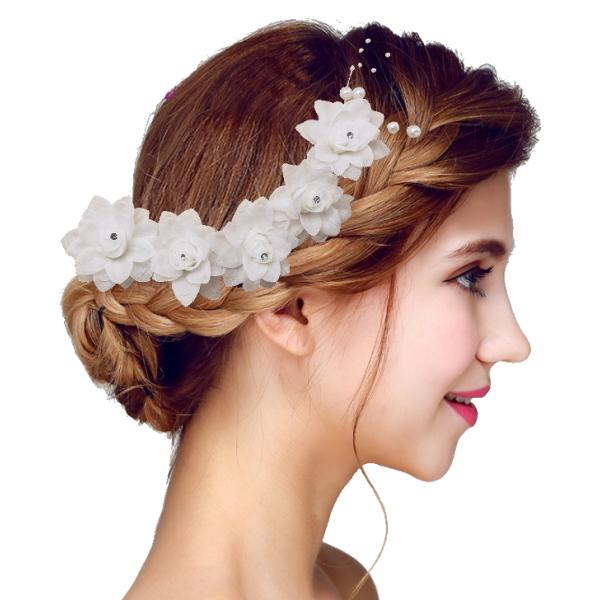 【メール便】■白 ホワイト white    4点セット　ヘッドドレスの【新品】出品です。4点セット　ヘッドドレスワイヤーが後ろについているので、お好みの形に整えることができます。ダンスやパーティードレス、ウェデイングドレス、着物や浴衣など...