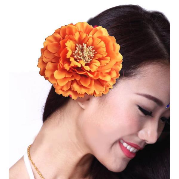 【メール便 送料無料】■オレンジ orange の【新品】出品です。裏側は、クリップと安全ピンの２way!!コサージュと髪飾り、両方にお使い頂けます。※花との接着面は、金具から布生地に変更されている場合がございます。浴衣や和装、水着やイベン...
