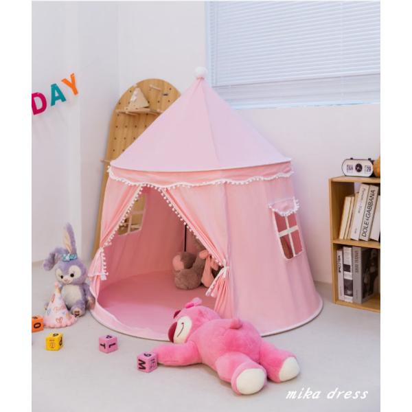 ■ピンク pink の【新品】出品です。■子供の遊び心をくすぐるプレイテント。■簡単な組み立て式なので、道具を使う必要がなく、組み立ても収納もラクラク！■内容品：テント、ポール(柱)、収納袋■サイズ(約)：高さ130×横110cm×縦110...