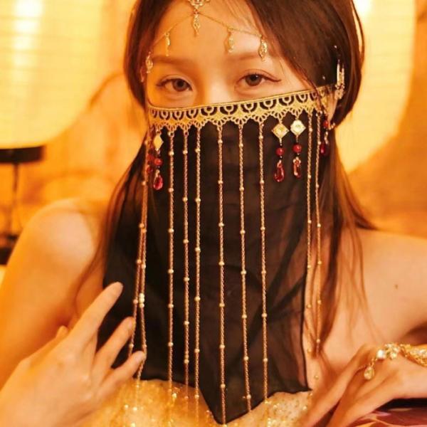 ■ブラック 黒 black Aタイプの【新品】出品です。【メール便 】※ポスト投函、追跡可能、ゆうパケット便、おおよそ1日〜4日到着・オリエンタルダンスなどで使用されるフェイスベール。ミステリアスな雰囲気を演出できます。・薄手の生地で、口元...