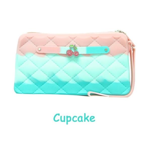 カリフォルニアでブレイク中の軽くて水にもポーチ。アメリカ製　サイズ：約H9cm xW16.5cm x D2.5cm素材:シリコン1200円相当のチャーム付(おまかせ）リストレット/ポーチ/シリコン製/アメリカ製/カリフォルニア/プレゼント/...