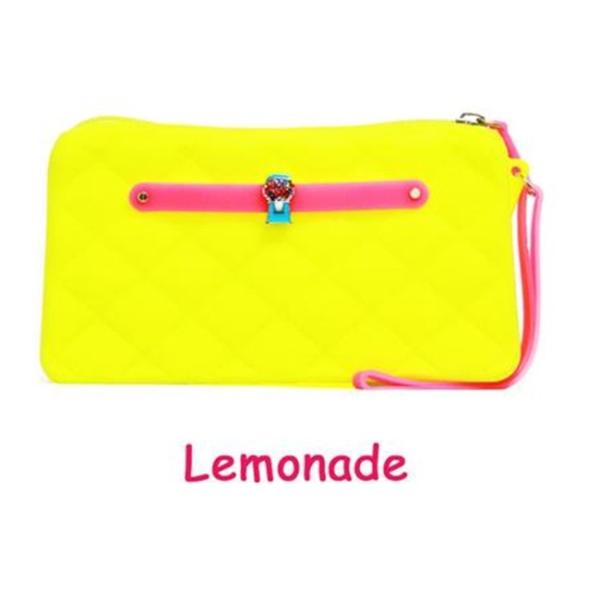 カリフォルニアでブレイク中の軽くて水にもポーチ。アメリカ製　サイズ：約H9cm xW16.5cm x D2.5cm素材:シリコン1200円相当のチャーム付(おまかせ）リストレット/ポーチ/シリコン製/アメリカ製/カリフォルニア/アメ発/アメ...