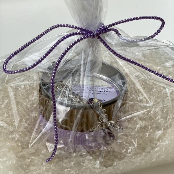 ソリッドソリューションはピュアなサステナブルソリ(大豆)をもとに98%自然素材2%肌に優しい香料で作られた保湿バーム(香油）。円盤型の固形バームを掌で温めるか指でこすって手全体になじませたり、ひざやかかとに直接円を描くように塗ってご使用くだ...