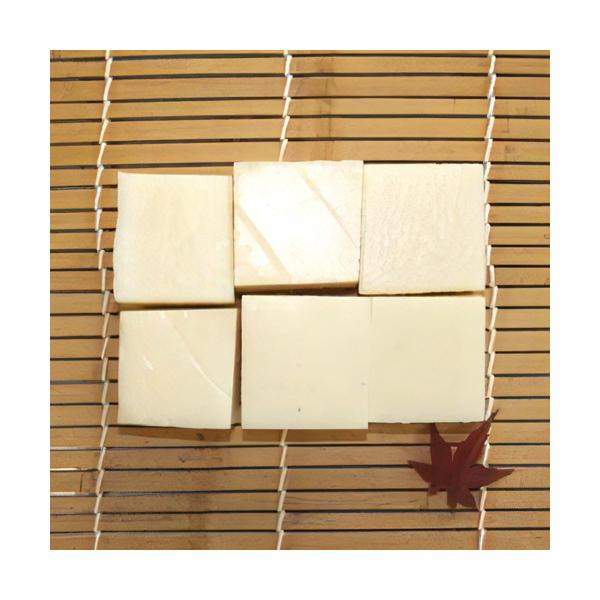 福井県産減農薬栽培のたんちょうもち米で搗いた白角もちです。塩・砂糖は使用しておりません。６個入×1袋お届けいたします。しっかりとした粘りと伸び、絶品のお餅です。福井県産特別栽培たんちょう餅米を使用しております。【ご注意】当店のお餅は、エビ・...