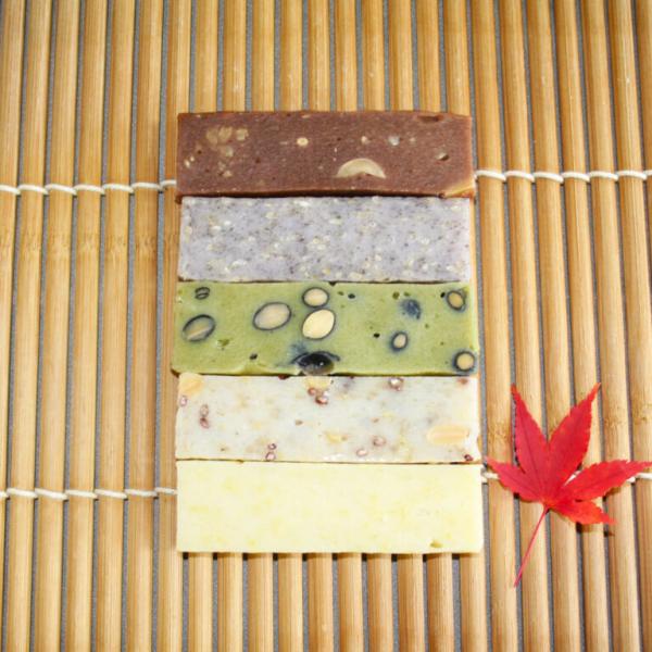 【商品内容】のしもち各種5枚入×1袋あわ生姜・こしひかり玄米赤紫蘇・抹茶くるみ・チーズ胡椒・ピ−ナッツココア味・の５種類が入っています。 健康志向の方にピッタリな体に良いとされている素材をお餅にした他にはない当店オリジナルのお餅です。チーズ...