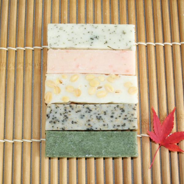 【商品内容】のしもち各種5枚入×1袋白黒ごま・エビ・よもぎ・大豆・昆布の５種類が入っています。福井県産特別栽培たんちょうもち米を使用しております。伸びが良く、ほんのり甘みがある大変美味しいお餅です。朝食やおやつ、夜食にもピッタリなサイズです...