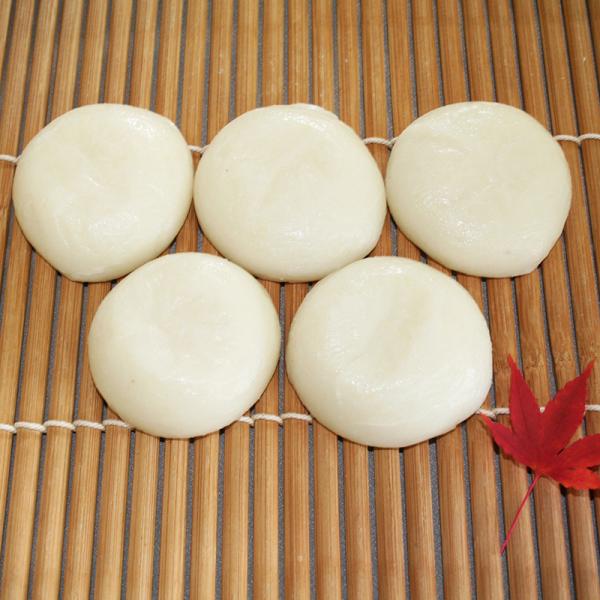 たんちょう杵つき白丸もち5個入×6袋の計30個の白丸餅が入っています。塩・砂糖は使用しておりません。福井県産たんちょうもち米を100％使用しております。大きさは直径約6cmの丸もちです。(大きさが若干異なる場合がございますのでご了承下さい。...
