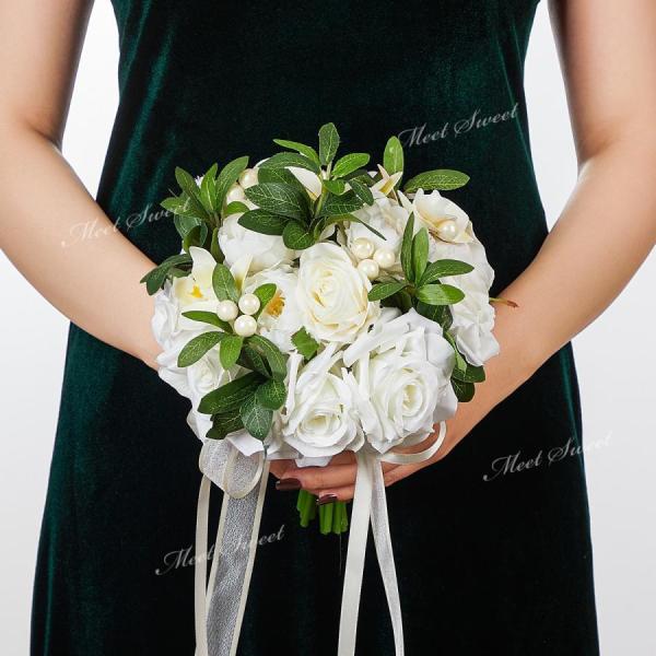 可愛いブーケです。ブライダル、イベント贈答品、インテリアに最適です。晴れの舞台に、新しいタイプのサプライズプレゼントとしてお勧めです。生花と違って枯れることがないので、思い出と一緒にいつまでも形として残せます。サイズ：幅約 19cm 高さ約...