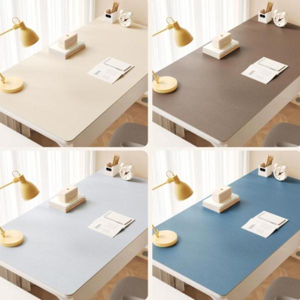 素材で機能性◎なテーブルマット。すぐに乾いてお手入れ不要！グラスやマグカップなど、家族がちょこちょこ使う食器類。カットできるので用途やスペースに合わせて使えます。汚れや油が染み込みにくく、お手入れはサッと拭くだけなので簡単です♪テーブルを傷...