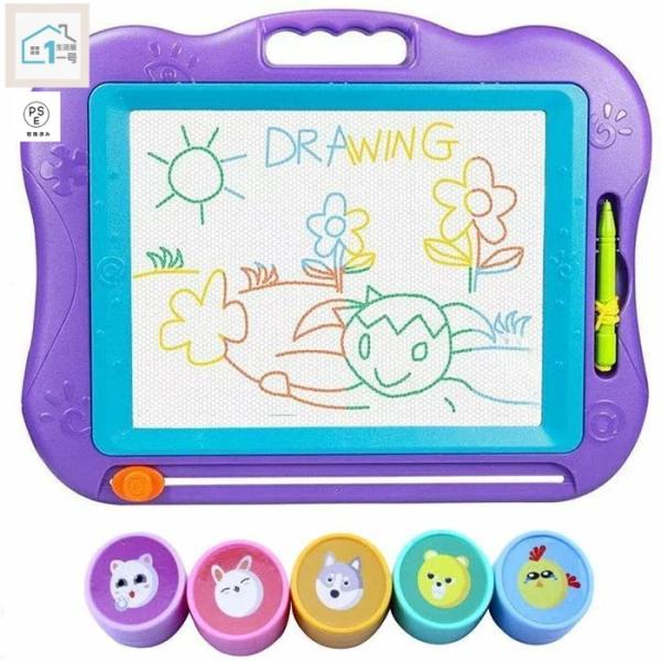 【商品情報】 【ビッグサイズ】お絵描きボードのサイズは44*33.5*3CM、描くエリア28.5*21.5CM 一般的なお絵描きボードよりずっと大きいです。十分な空間でお子様が自由に発揮できます。対象年齢：６歳以上。  【4色でカラフル】描...