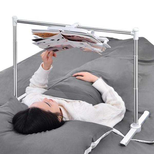 【360度どんな体勢でも両手フリー】 360度どの向きでも動き、どんな体勢でも本を両手を使わずに読めます。ストッパーでしっかり本を固定できるので、仰向けに寝た状態でも安心です。【ページをめくる時以外両手はフリー】 ページをめくる時以外は両手...