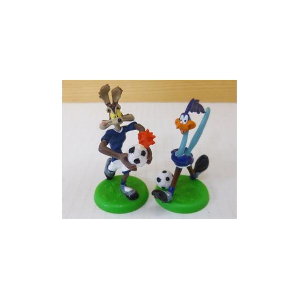 370円 レターパック変更します＊＊＊クレジットカード支払いお願いします＊＊＊コヨーテとロードランナーがサッカーをしているフィギュアのセットが入荷しました。でも、よく見て下さい…コヨーテのボールに注目!!ボールが爆弾になっているお決まりのパ...