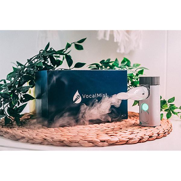 声を大切にする人の為の本格ボイスケアグッズ Vocal Mist(ボーカルミスト) 。歌うたいの方、声のお仕事をされている方をはじめ、乾燥などから喉を守る効果も期待できるツールNebulizer。Vocal Mistはマイクロ・メタル・メッ...