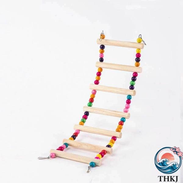 オウム玩具 ケージスイング玩具 咀嚼おもちゃ オウム木製吊り梯子 カラフルなロープ ケージ飾り ベル付き ストレス解消 鳥用品 モンクのオウム インコ グレーのオウム ミニコンのオウムなどに適用 木のビーズ、カラフルなロープ、ベルがあなたの...