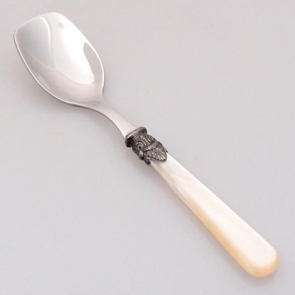 ヨーロッパ有数のカトラリーメーカーEMEはイタリアのミラノ郊外にあります。食洗器が使える高級アクリル樹脂のハンドルは、大理石のような高級感があります。飾り金具は鋳型鋳造で作られており、細部まで彫が深く美しい仕上がりになっています。意外に揃え...