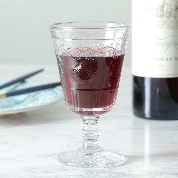 フランスの最古のガラスメーカー、ラ・ロシェールのグラスシリーズです。植物と貝殻のレリーフが施されたゴシックスタイルのワイングラス。ワイン以外のお酒やお茶をいれたら、とてもエレガントになります。お客様用にもおすすめです。<br>&...