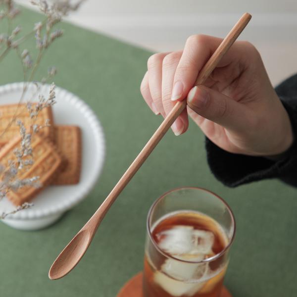 サイズ:長さ20.2cm 幅1.2cm重量:約2g材質:天然木（ブナ）生産国:東南アジア関連キーワード: マドラースプーン 長い 細長い 木製マドラー ティースプーン コーヒースプーン さじ カトラリー 食器 添える おやつ ゼリー デザー...